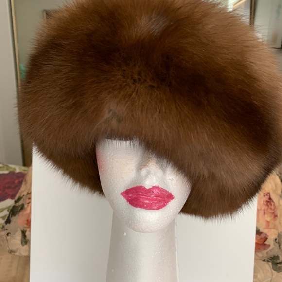 Saks Fifth Avenue | Accessories | Stunning Sable Fur Hat Streisands Hat ...